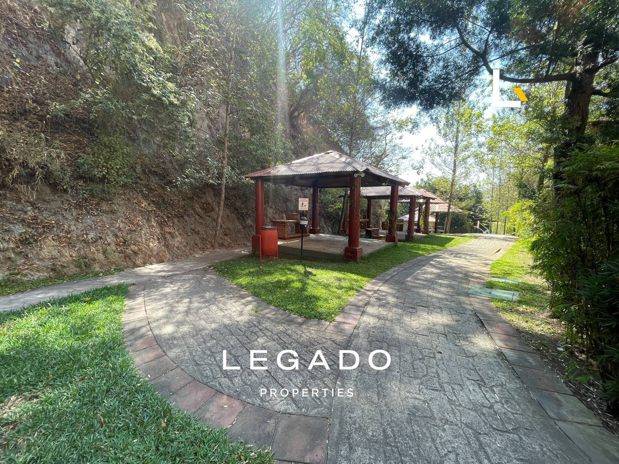 Legado Properties: Propiedad